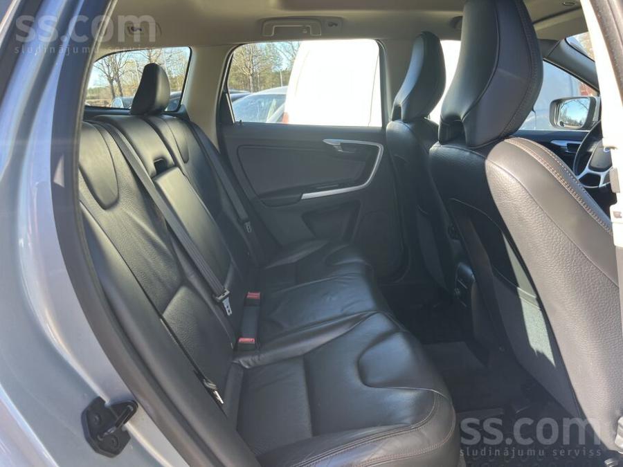 Grey Volvo XC60 2010 in Valmiera, with an engine capacity of 2.40 L and mileage of 0 thousand km for 9800 €, photo 8 on AUTOMOTO.COM.LV
