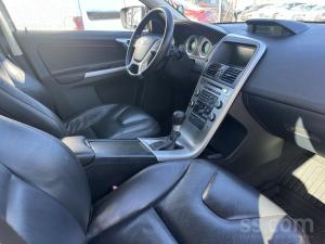 Grey Volvo XC60 2010 in Valmiera, with an engine capacity of 2.40 L and mileage of 0 thousand km for 9800 €, photo 11 on AUTOMOTO.COM.LV