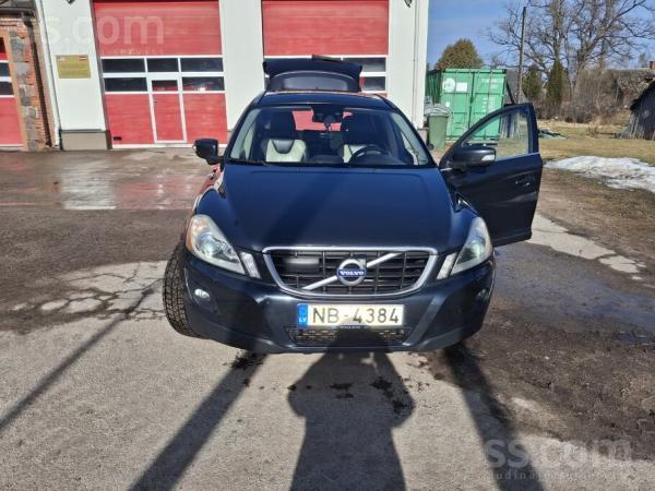 Pelēks Volvo XC60 2010 Valmiera, ar dzinēja tilpumu 2.40 L un nobraukumu 364 tūkst. km par 7000 €, foto 1 vietnē AUTOMOTO.COM.LV
