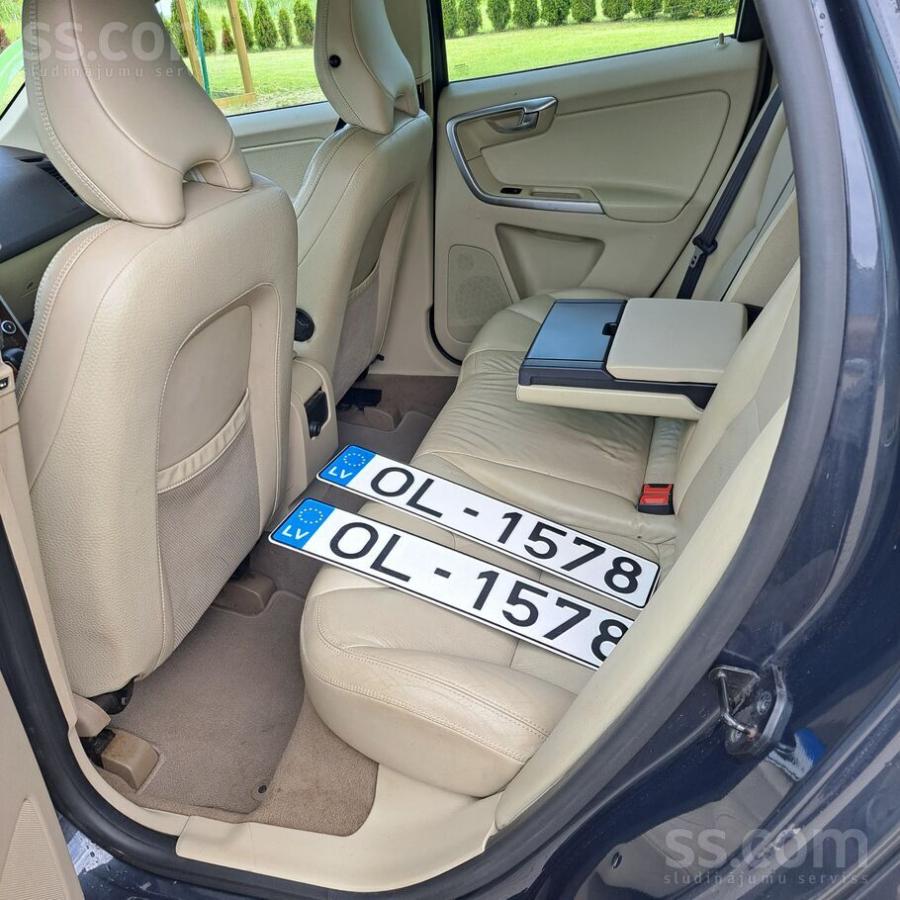 Pelēks Volvo XC60 2010 Rēzekne, ar dzinēja tilpumu 2.40 L un nobraukumu 0 tūkst. km par 6850 €, foto 13 vietnē AUTOMOTO.COM.LV