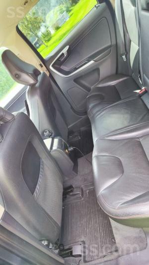 Pelēks Volvo XC60 2010 Ventspils, ar dzinēja tilpumu 2.40 L un nobraukumu 378 tūkst. km par 6000 €, foto 3 vietnē AUTOMOTO.COM.LV