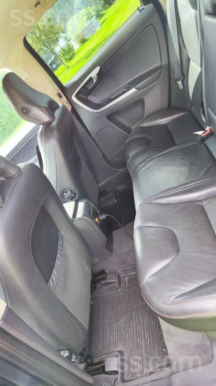 Pelēks Volvo XC60 2010 Ventspils, ar dzinēja tilpumu 2.40 L un nobraukumu 378 tūkst. km par 6000 €, foto 3 vietnē AUTOMOTO.COM.LV