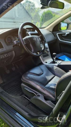 Pelēks Volvo XC60 2010 Ventspils, ar dzinēja tilpumu 2.40 L un nobraukumu 378 tūkst. km par 6000 €, foto 4 vietnē AUTOMOTO.COM.LV
