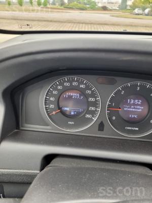 Pelēks Volvo XC60 2010 Ventspils, ar dzinēja tilpumu 2.40 L un nobraukumu 378 tūkst. km par 6000 €, foto 5 vietnē AUTOMOTO.COM.LV
