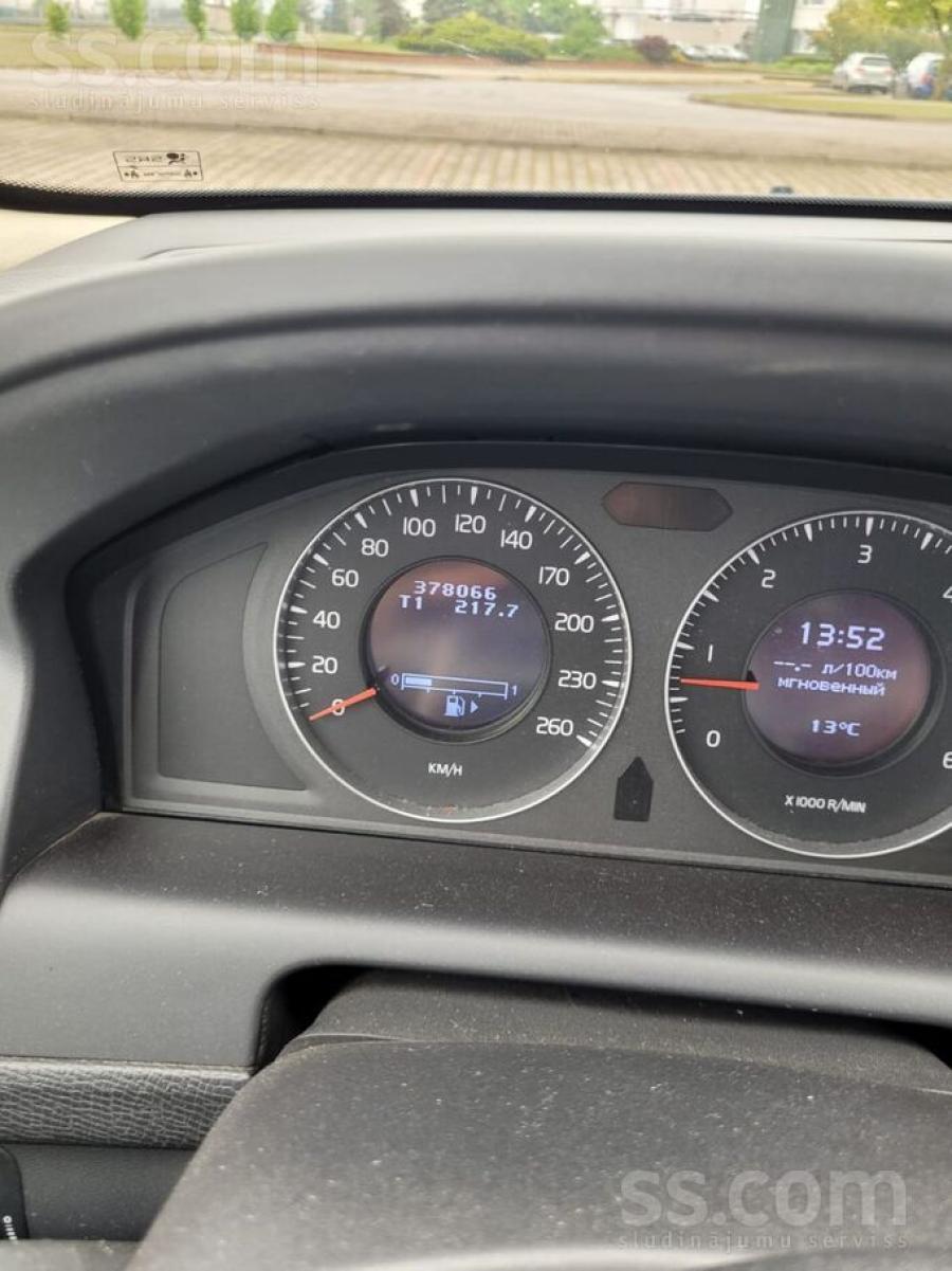 Pelēks Volvo XC60 2010 Ventspils, ar dzinēja tilpumu 2.40 L un nobraukumu 378 tūkst. km par 6000 €, foto 5 vietnē AUTOMOTO.COM.LV