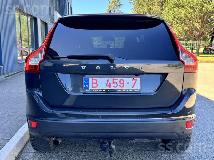Grey Volvo XC60 2010 in Riga, with an engine capacity of 2.40 L and mileage of 346 thousand km for 7800 €, photo 4 on AUTOMOTO.COM.LV