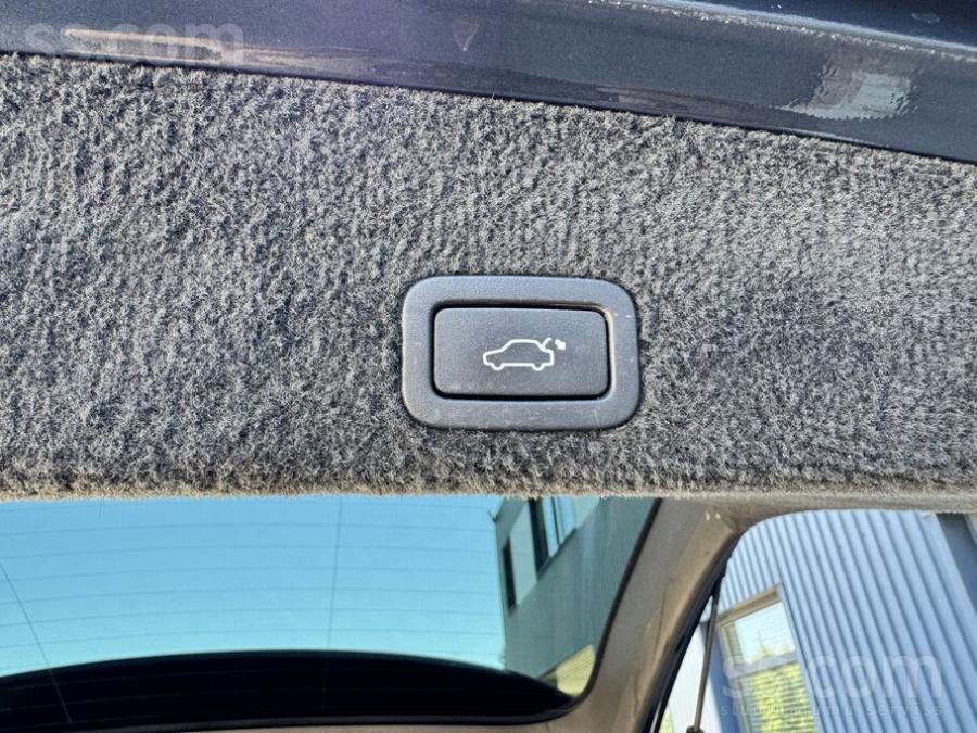 Grey Volvo XC60 2010 in Riga, with an engine capacity of 2.40 L and mileage of 346 thousand km for 7800 €, photo 10 on AUTOMOTO.COM.LV