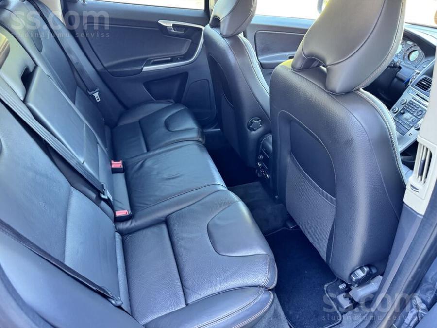 Grey Volvo XC60 2010 in Riga, with an engine capacity of 2.40 L and mileage of 346 thousand km for 7800 €, photo 25 on AUTOMOTO.COM.LV