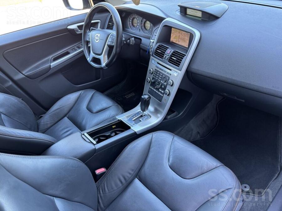 Grey Volvo XC60 2010 in Riga, with an engine capacity of 2.40 L and mileage of 346 thousand km for 7800 €, photo 28 on AUTOMOTO.COM.LV