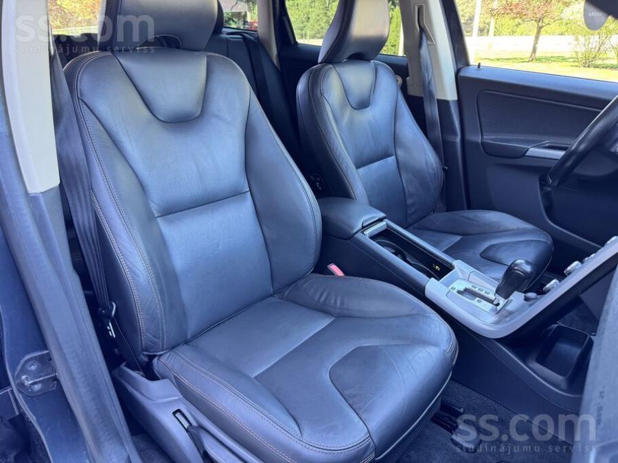 Grey Volvo XC60 2010 in Riga, with an engine capacity of 2.40 L and mileage of 346 thousand km for 7800 €, photo 29 on AUTOMOTO.COM.LV
