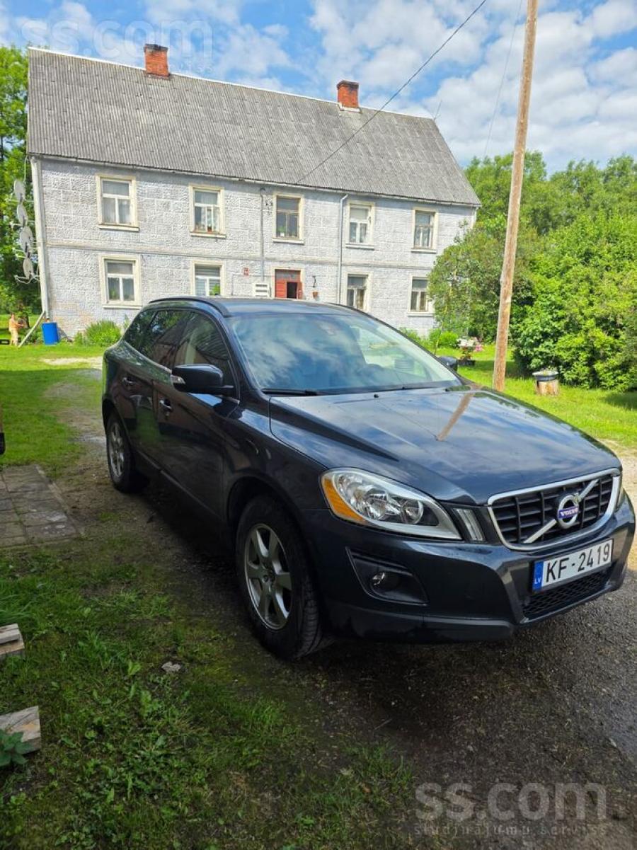 Grey Volvo XC60 2010 in Tukums, with an engine capacity of 2.40 L and mileage of 392 thousand km for 5800 €, photo 3 on AUTOMOTO.COM.LV
