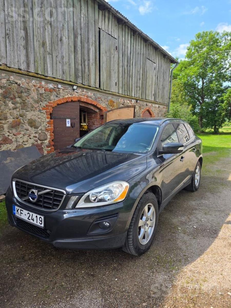 Grey Volvo XC60 2010 in Tukums, with an engine capacity of 2.40 L and mileage of 392 thousand km for 5800 €, photo 4 on AUTOMOTO.COM.LV