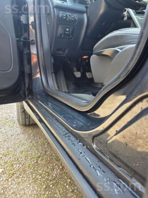 Grey Volvo XC60 2010 in Tukums, with an engine capacity of 2.40 L and mileage of 392 thousand km for 5800 €, photo 7 on AUTOMOTO.COM.LV