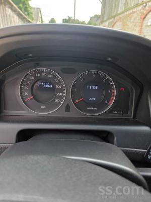 Grey Volvo XC60 2010 in Tukums, with an engine capacity of 2.40 L and mileage of 392 thousand km for 5800 €, photo 14 on AUTOMOTO.COM.LV