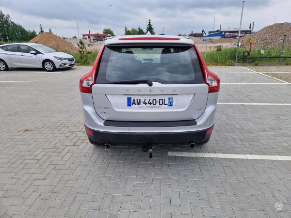 Grey Volvo XC60 2010 in Taurage, with an engine capacity of 2.40 L and mileage of 230 thousand km for 7700 €, photo 5 on AUTOMOTO.COM.LV