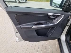Grey Volvo XC60 2010 in Taurage, with an engine capacity of 2.40 L and mileage of 230 thousand km for 7700 €, photo 9 on AUTOMOTO.COM.LV