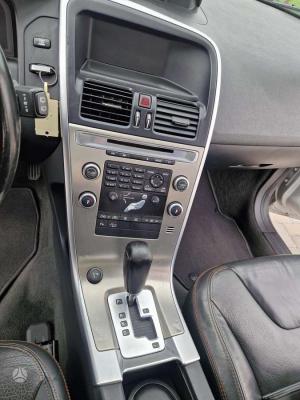 Grey Volvo XC60 2010 in Taurage, with an engine capacity of 2.40 L and mileage of 230 thousand km for 7700 €, photo 12 on AUTOMOTO.COM.LV