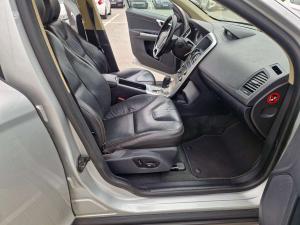 Grey Volvo XC60 2010 in Taurage, with an engine capacity of 2.40 L and mileage of 230 thousand km for 7700 €, photo 13 on AUTOMOTO.COM.LV