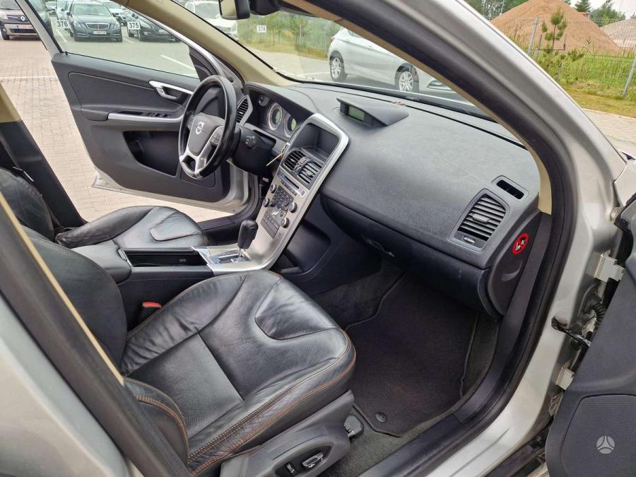 Grey Volvo XC60 2010 in Taurage, with an engine capacity of 2.40 L and mileage of 230 thousand km for 7700 €, photo 14 on AUTOMOTO.COM.LV