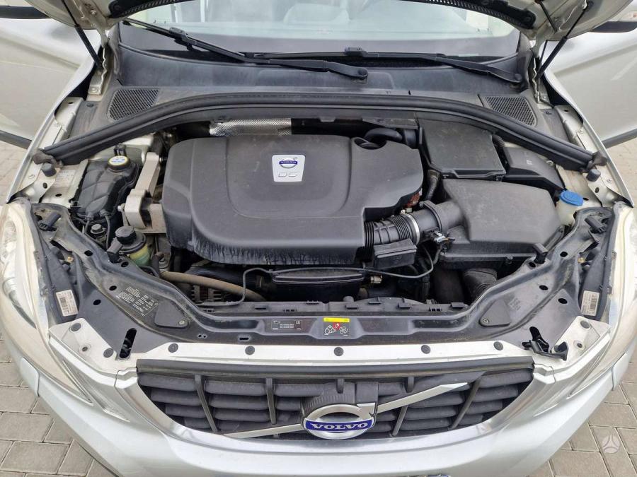 Grey Volvo XC60 2010 in Taurage, with an engine capacity of 2.40 L and mileage of 230 thousand km for 7700 €, photo 20 on AUTOMOTO.COM.LV