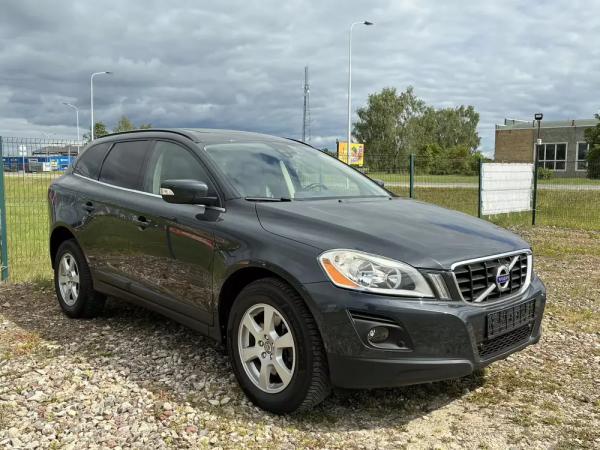Pelēks Volvo XC60 2010 Saldus, ar dzinēja tilpumu 2.40 L un nobraukumu 234 tūkst. km par 8500 €, foto 3 vietnē AUTOMOTO.COM.LV