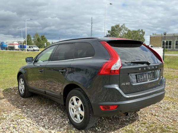 Pelēks Volvo XC60 2010 Saldus, ar dzinēja tilpumu 2.40 L un nobraukumu 234 tūkst. km par 8500 €, foto 4 vietnē AUTOMOTO.COM.LV