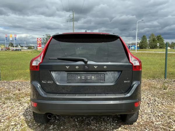 Pelēks Volvo XC60 2010 Saldus, ar dzinēja tilpumu 2.40 L un nobraukumu 234 tūkst. km par 8500 €, foto 6 vietnē AUTOMOTO.COM.LV