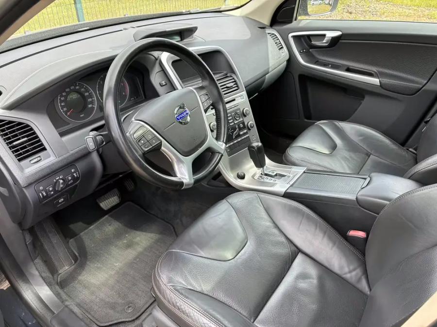 Pelēks Volvo XC60 2010 Saldus, ar dzinēja tilpumu 2.40 L un nobraukumu 234 tūkst. km par 8500 €, foto 8 vietnē AUTOMOTO.COM.LV
