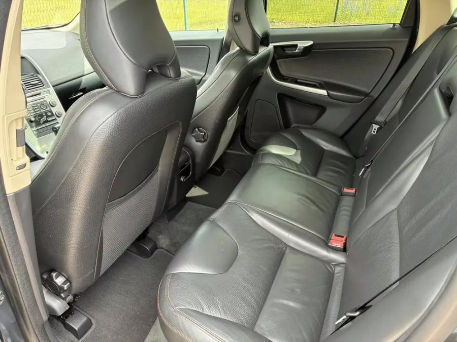 Pelēks Volvo XC60 2010 Saldus, ar dzinēja tilpumu 2.40 L un nobraukumu 234 tūkst. km par 8500 €, foto 9 vietnē AUTOMOTO.COM.LV