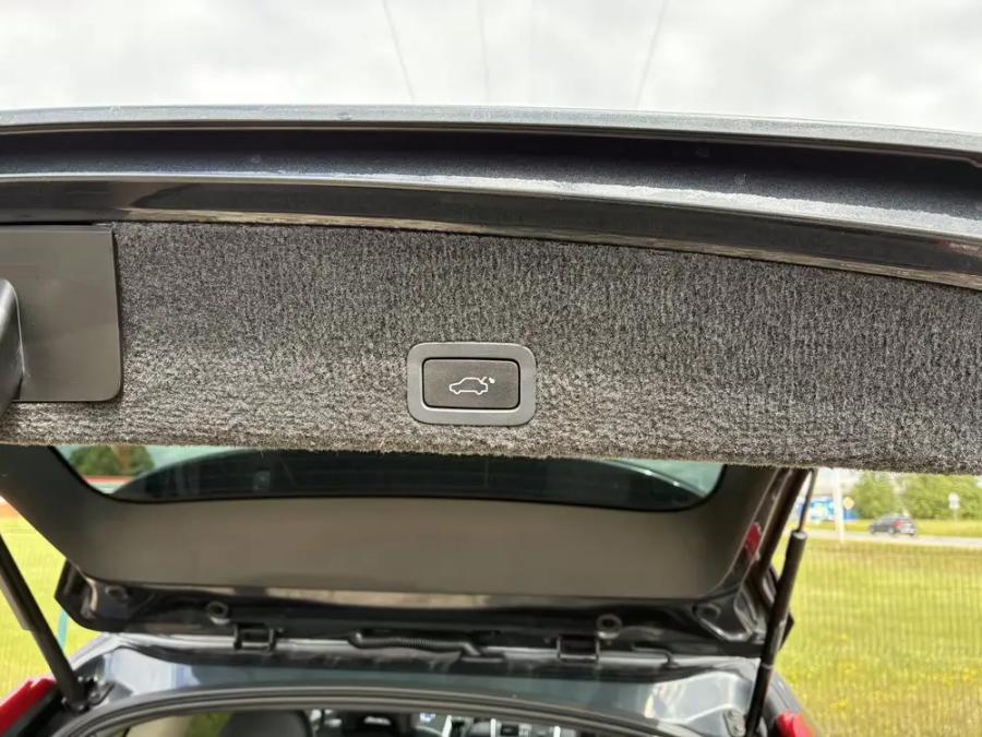 Pelēks Volvo XC60 2010 Saldus, ar dzinēja tilpumu 2.40 L un nobraukumu 234 tūkst. km par 8500 €, foto 10 vietnē AUTOMOTO.COM.LV