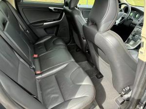 Pelēks Volvo XC60 2010 Saldus, ar dzinēja tilpumu 2.40 L un nobraukumu 234 tūkst. km par 8500 €, foto 12 vietnē AUTOMOTO.COM.LV