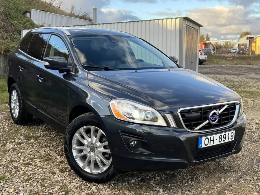Grey Volvo XC60 2010 in Riga, with an engine capacity of 2.40 L and mileage of 354 thousand km for 8495 €, photo 1 on AUTOMOTO.COM.LV