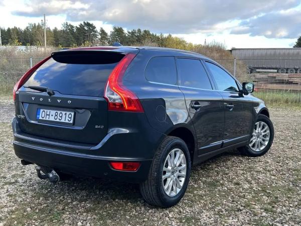 Pelēks Volvo XC60 2010 Rīga, ar dzinēja tilpumu 2.40 L un nobraukumu 354 tūkst. km par 8495 €, foto 4 vietnē AUTOMOTO.COM.LV