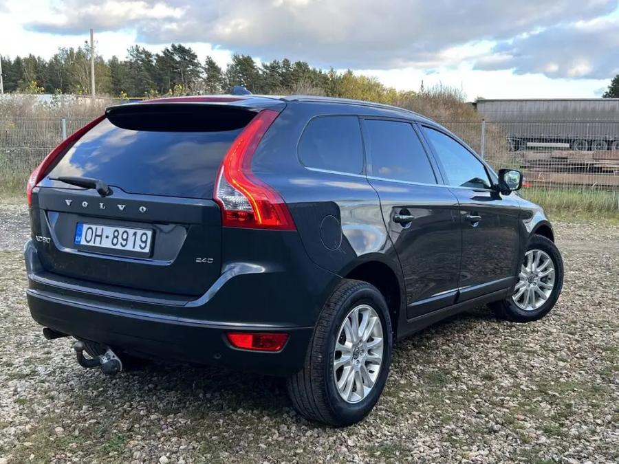 Grey Volvo XC60 2010 in Riga, with an engine capacity of 2.40 L and mileage of 354 thousand km for 8495 €, photo 5 on AUTOMOTO.COM.LV