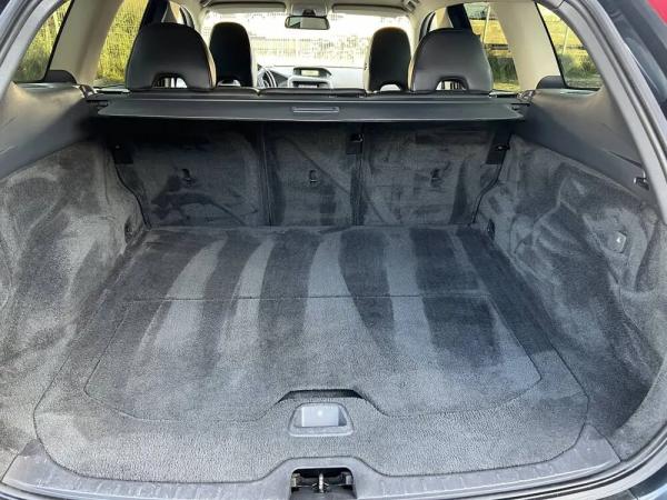 Pelēks Volvo XC60 2010 Rīga, ar dzinēja tilpumu 2.40 L un nobraukumu 354 tūkst. km par 8495 €, foto 6 vietnē AUTOMOTO.COM.LV