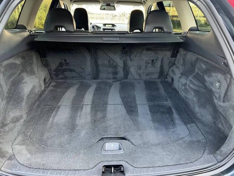 Grey Volvo XC60 2010 in Riga, with an engine capacity of 2.40 L and mileage of 354 thousand km for 8495 €, photo 7 on AUTOMOTO.COM.LV