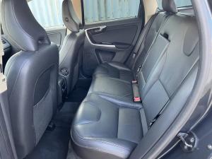 Grey Volvo XC60 2010 in Riga, with an engine capacity of 2.40 L and mileage of 354 thousand km for 8495 €, photo 8 on AUTOMOTO.COM.LV