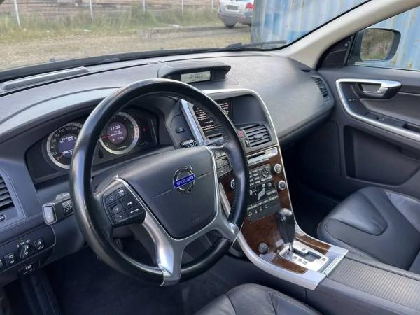 Pelēks Volvo XC60 2010 Rīga, ar dzinēja tilpumu 2.40 L un nobraukumu 354 tūkst. km par 8495 €, foto 10 vietnē AUTOMOTO.COM.LV