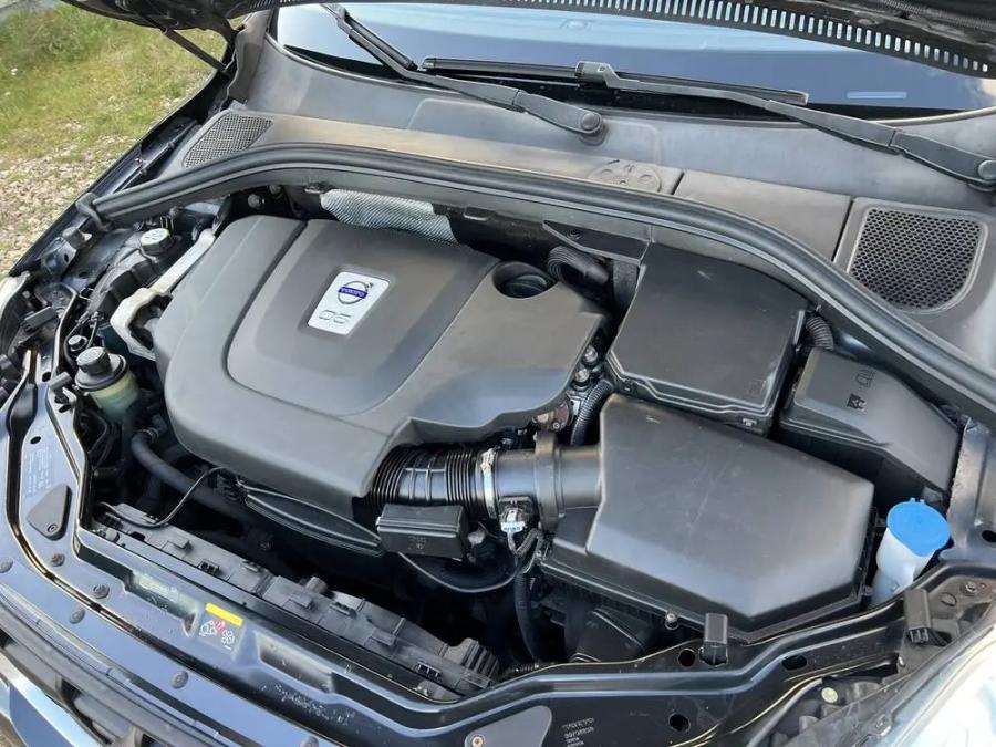 Grey Volvo XC60 2010 in Riga, with an engine capacity of 2.40 L and mileage of 354 thousand km for 8495 €, photo 24 on AUTOMOTO.COM.LV