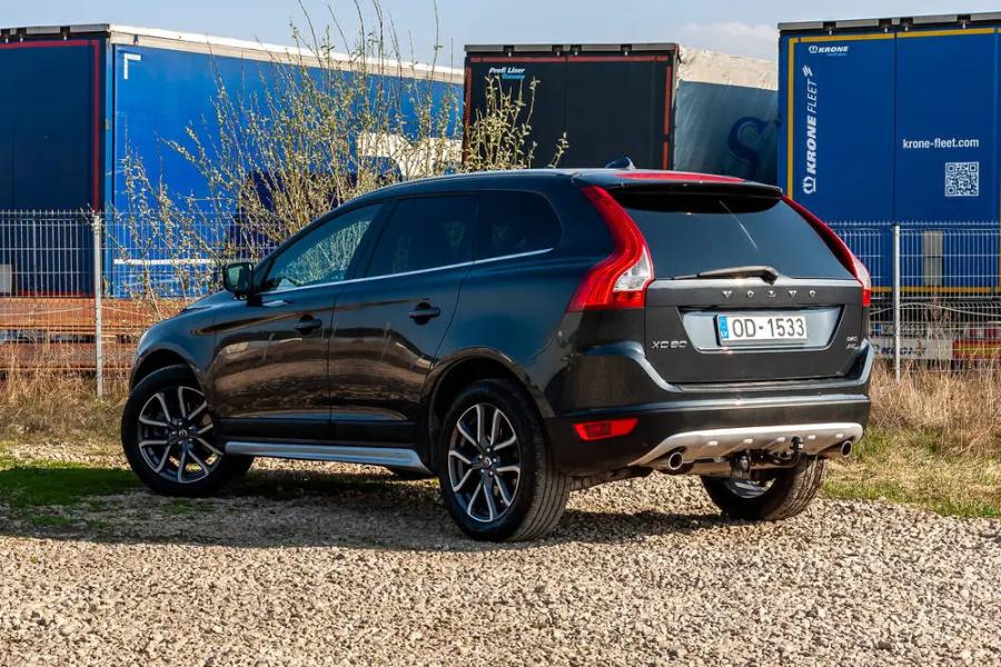 Grey Volvo XC60 2010 in Riga, with an engine capacity of 2.40 L and mileage of 170 thousand km for 10495 €, photo 3 on AUTOMOTO.COM.LV