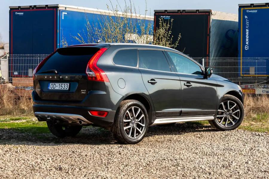 Grey Volvo XC60 2010 in Riga, with an engine capacity of 2.40 L and mileage of 170 thousand km for 10495 €, photo 5 on AUTOMOTO.COM.LV
