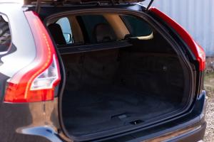 Grey Volvo XC60 2010 in Riga, with an engine capacity of 2.40 L and mileage of 170 thousand km for 10495 €, photo 10 on AUTOMOTO.COM.LV