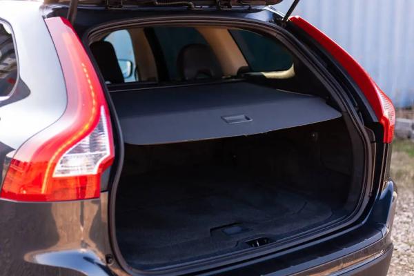 Pelēks Volvo XC60 2010 Rīga, ar dzinēja tilpumu 2.40 L un nobraukumu 170 tūkst. km par 10495 €, foto 10 vietnē AUTOMOTO.COM.LV