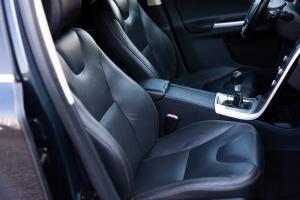 Grey Volvo XC60 2010 in Riga, with an engine capacity of 2.40 L and mileage of 170 thousand km for 10495 €, photo 26 on AUTOMOTO.COM.LV
