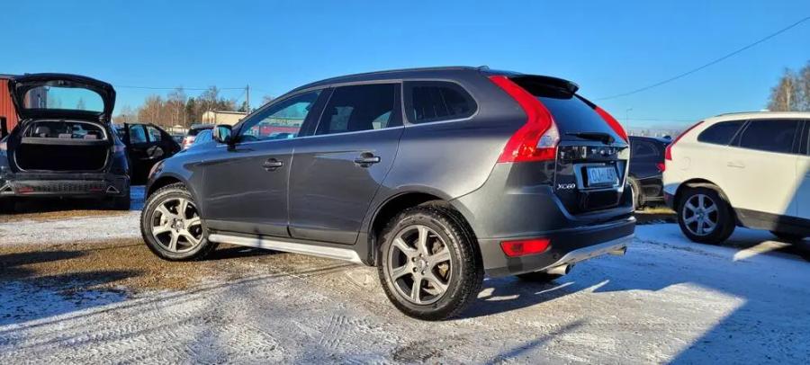 Pelēks Volvo XC60 2010 Rīga, ar dzinēja tilpumu 2.40 L un nobraukumu 278 tūkst. km par 7500 €, foto 4 vietnē AUTOMOTO.COM.LV