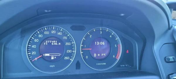 Pelēks Volvo XC60 2010 Rīga, ar dzinēja tilpumu 2.40 L un nobraukumu 278 tūkst. km par 7500 €, foto 5 vietnē AUTOMOTO.COM.LV