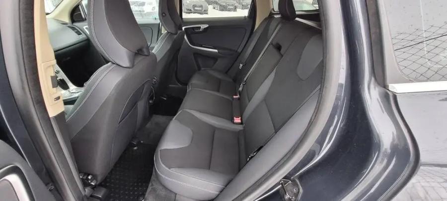 Pelēks Volvo XC60 2010 Rīga, ar dzinēja tilpumu 2.40 L un nobraukumu 278 tūkst. km par 7500 €, foto 10 vietnē AUTOMOTO.COM.LV