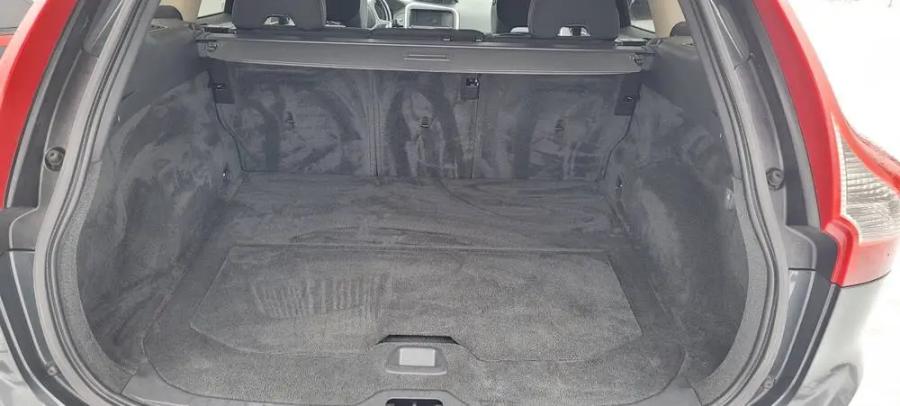 Pelēks Volvo XC60 2010 Rīga, ar dzinēja tilpumu 2.40 L un nobraukumu 278 tūkst. km par 7500 €, foto 19 vietnē AUTOMOTO.COM.LV