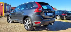Pelēks Volvo XC60 2010 Rīga, ar dzinēja tilpumu 2.40 L un nobraukumu 205 tūkst. km par 9700 €, foto 4 vietnē AUTOMOTO.COM.LV