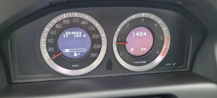 Pelēks Volvo XC60 2010 Rīga, ar dzinēja tilpumu 2.40 L un nobraukumu 205 tūkst. km par 9700 €, foto 6 vietnē AUTOMOTO.COM.LV